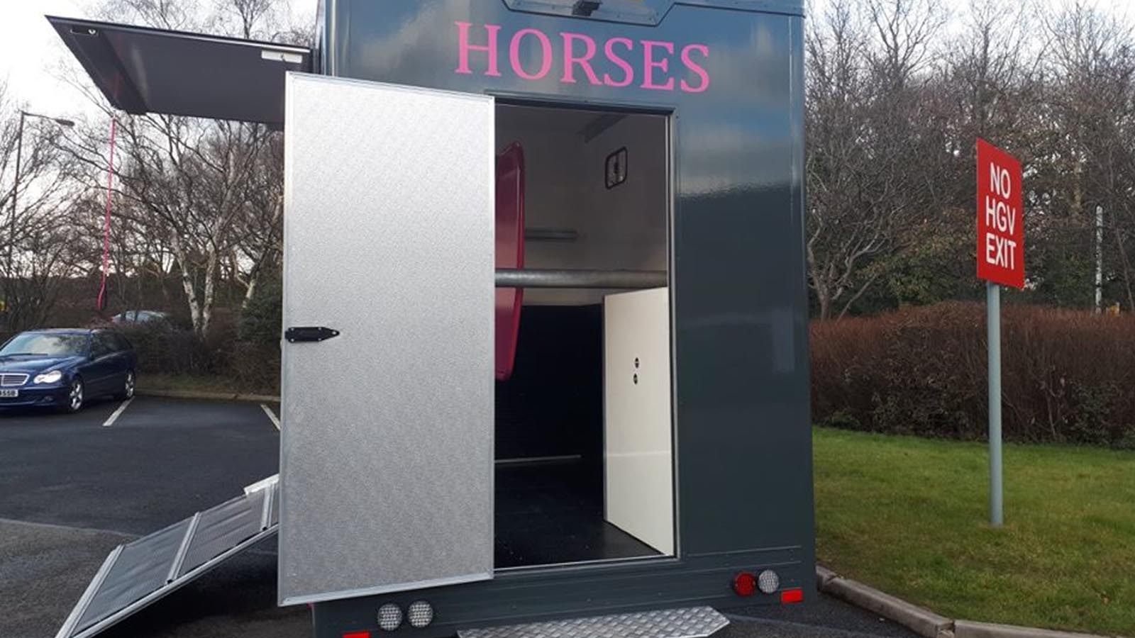 Travel Two Horseboxes - Best Buy - Ruby Rose Horseboxes